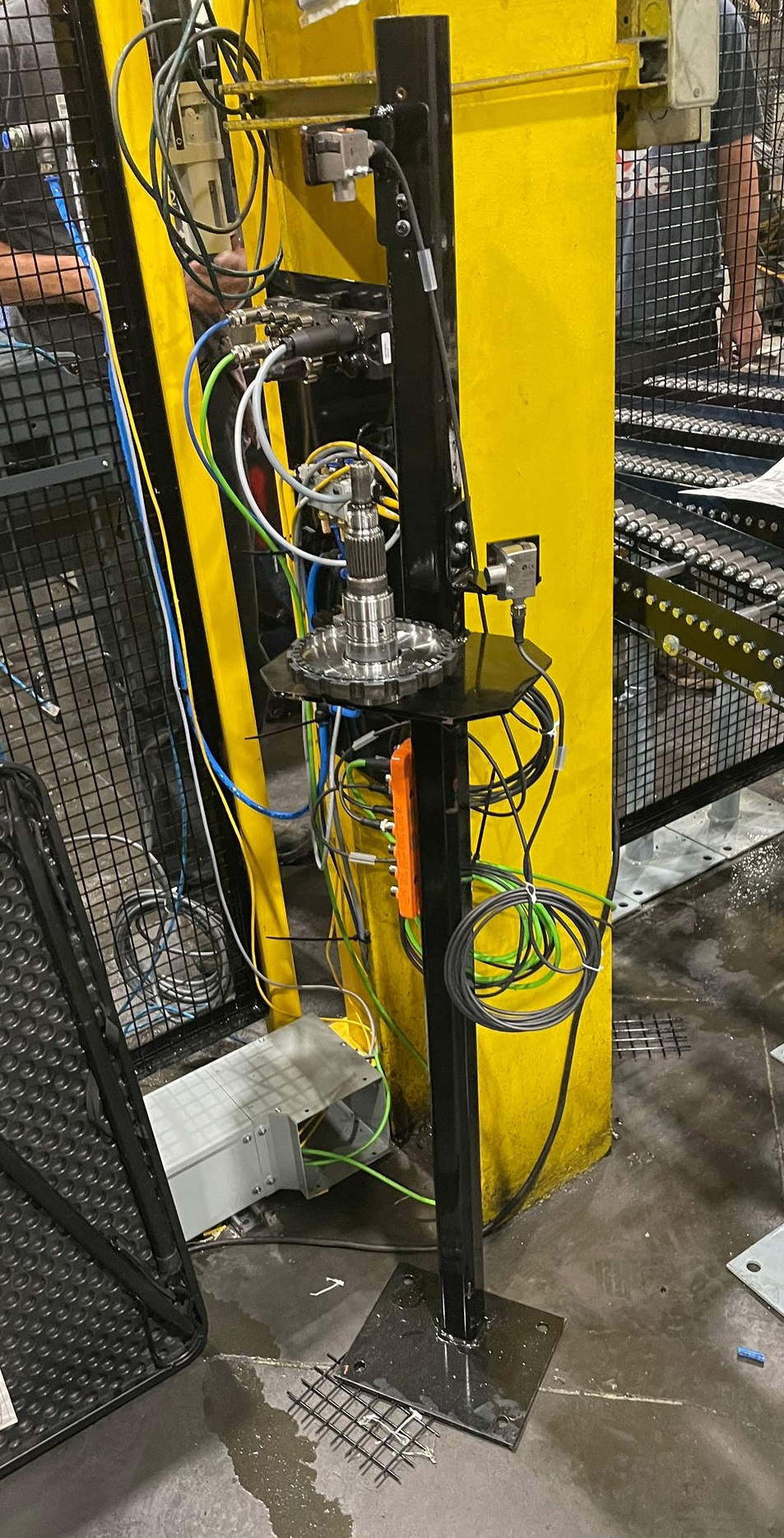 Designing & Building Robotic Cells for Manufacturer Case Study | CSI